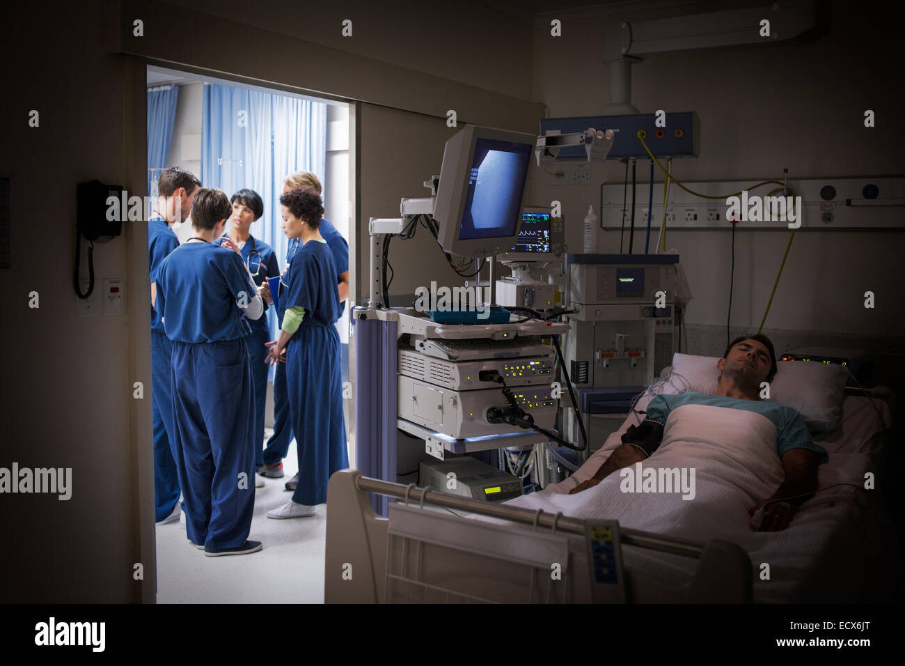 Intensive care unit patient hi-res stock photography and images - Alamy