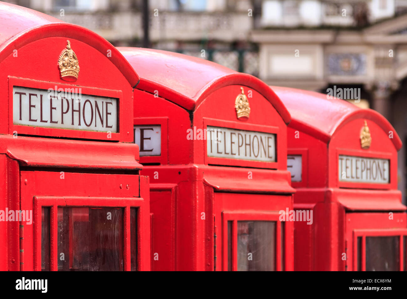Typical english telephone booths hi-res stock photography and images ...