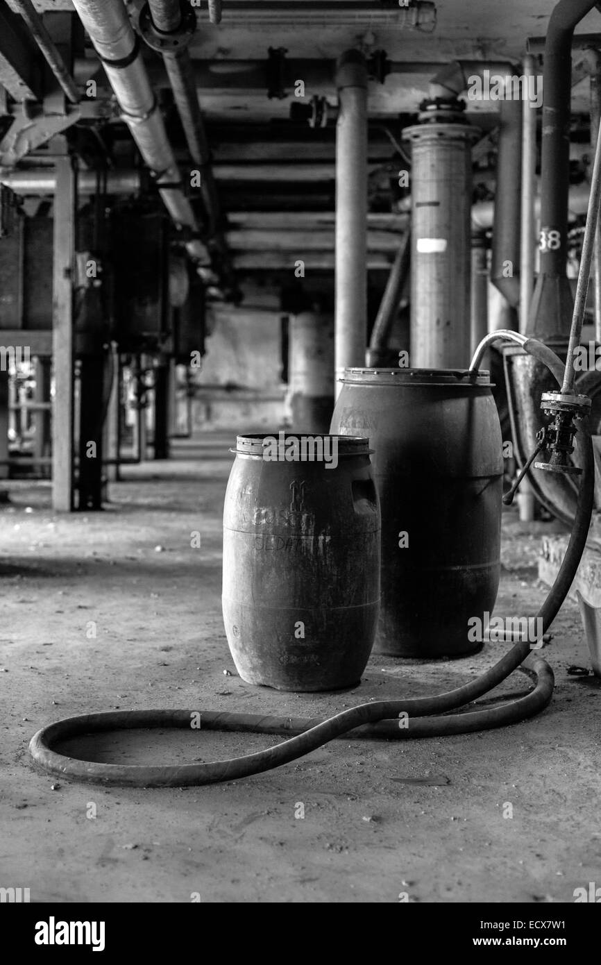 Chemical container hi-res stock photography and images - Alamy