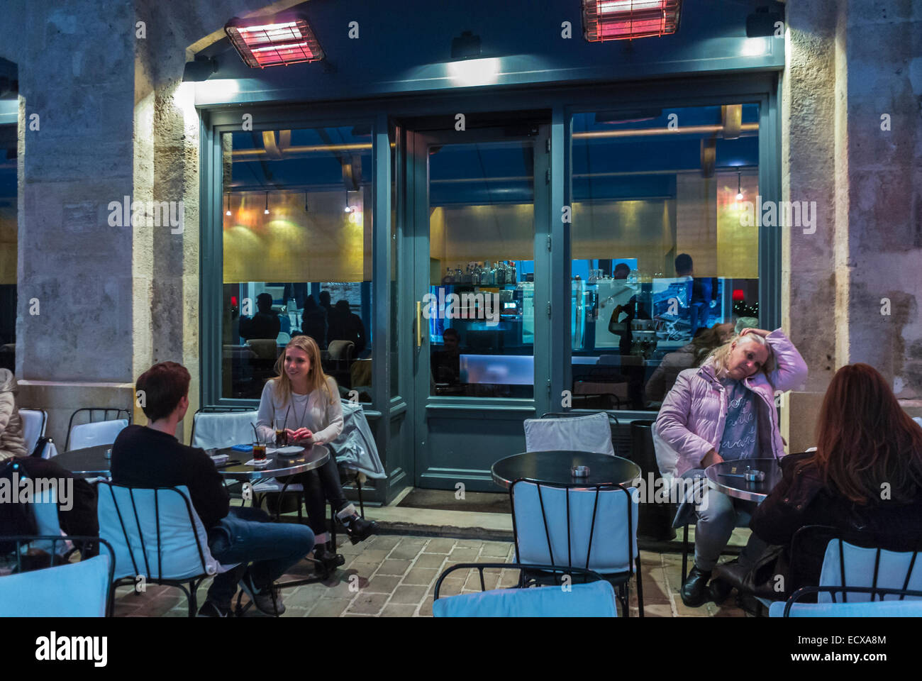 French cafe teenagers hi-res stock photography and images - Alamy