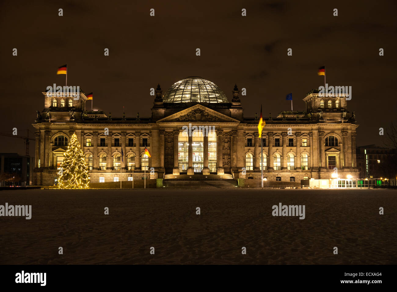bundestag in berlin by night in december Stock Photo - Alamy