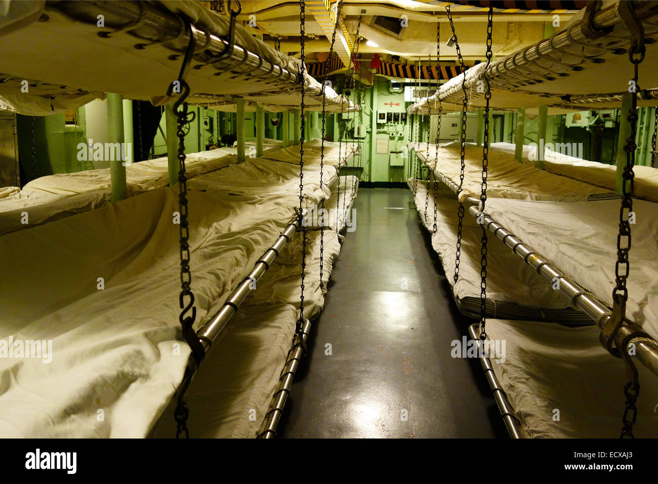 Navy ship bunk beds hi-res stock photography and images - Alamy