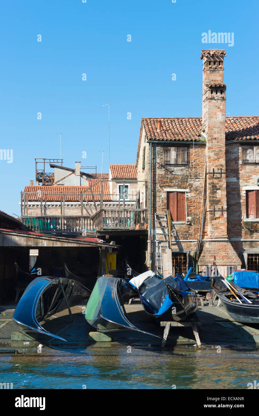 Squero di San Trovaso: The gondola boatyard in Venice Stock Photo - Alamy