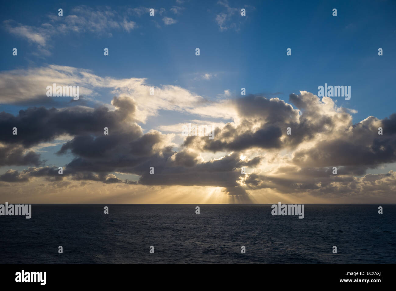 Silver lining clouds hi-res stock photography and images - Alamy