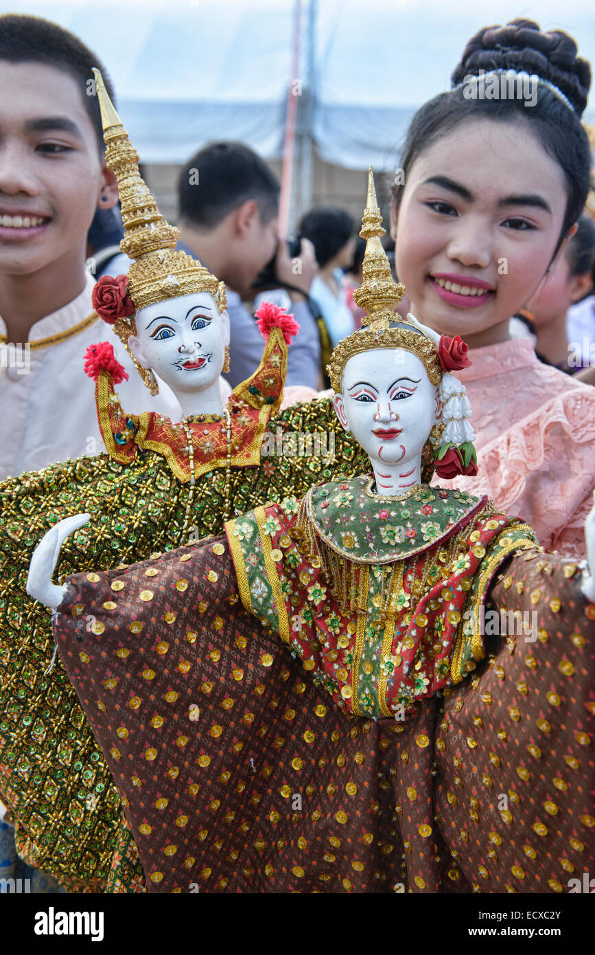 Traditonal Thai puppets and performers at the World Puppet Festival ...