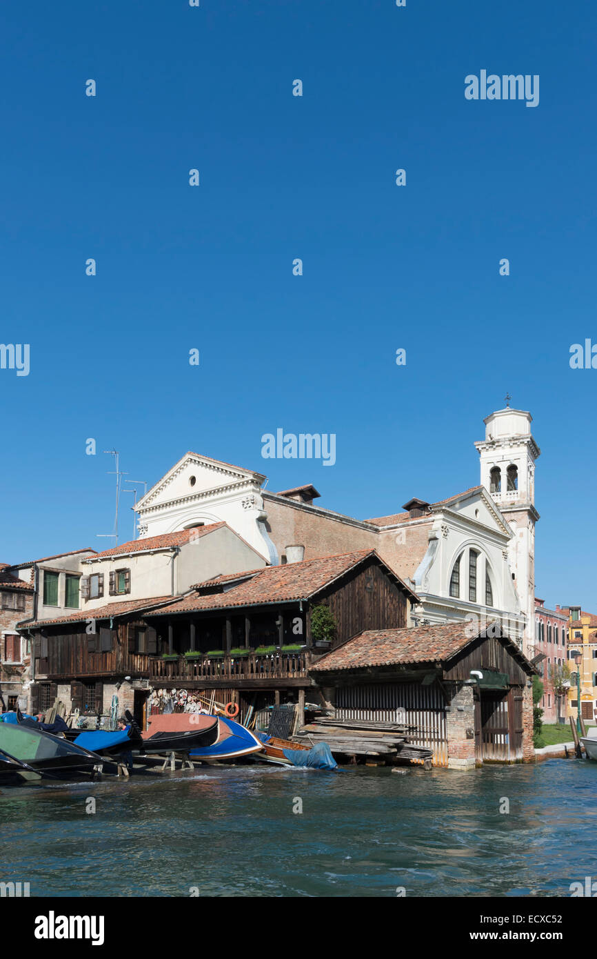 Squero di San Trovaso: The gondola boatyard in Venice Stock Photo - Alamy