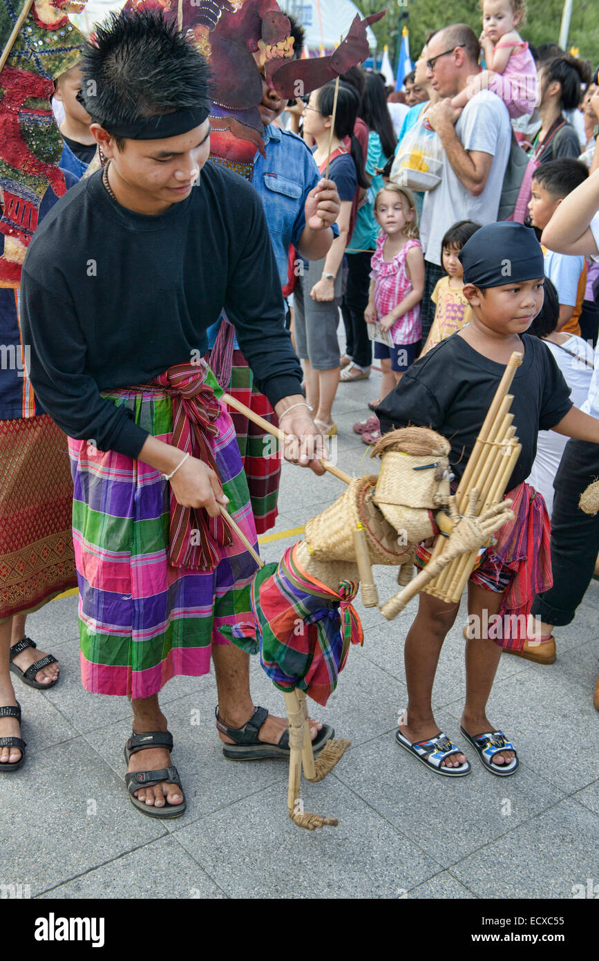 Traditonal Thai puppet and performer at the World Puppet Festival ...