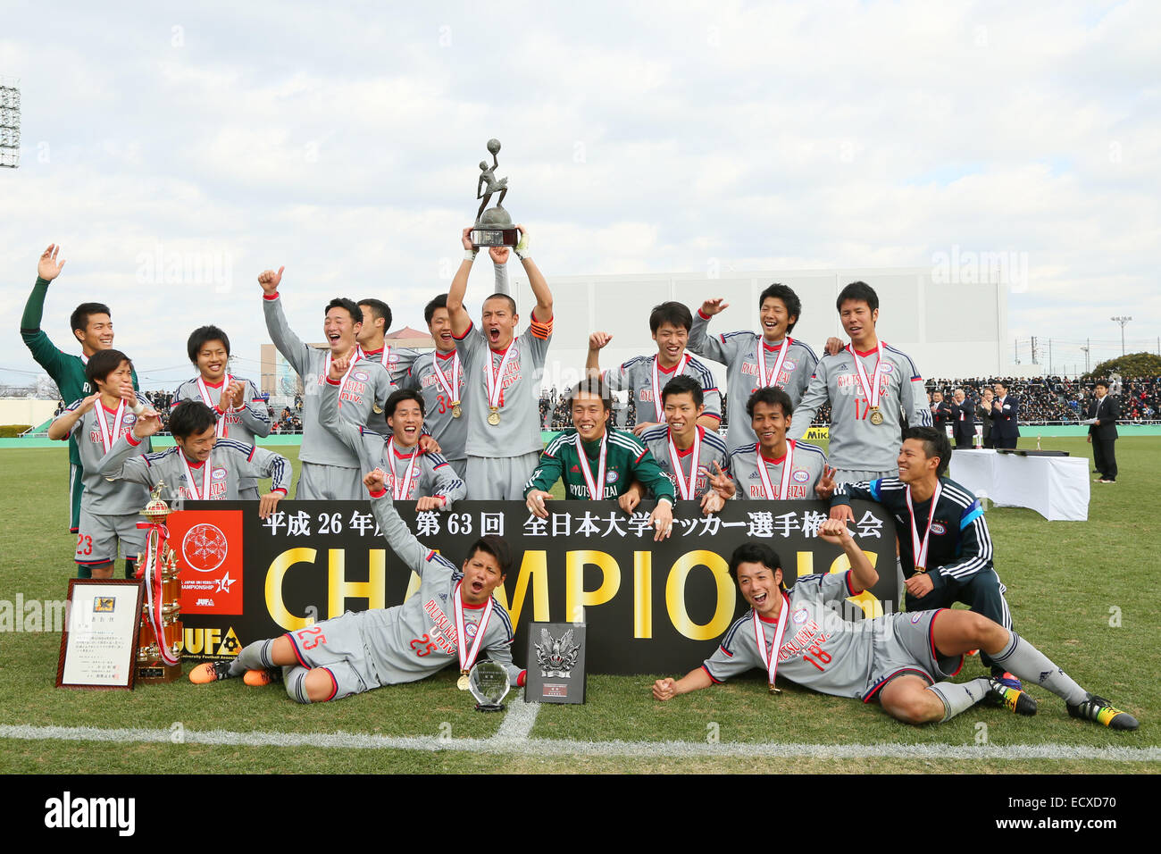 Ajinomoto Field Nishigaoka, Tokyo, Japan. 21st Dec, 2014. Ryutsu Keizai ...