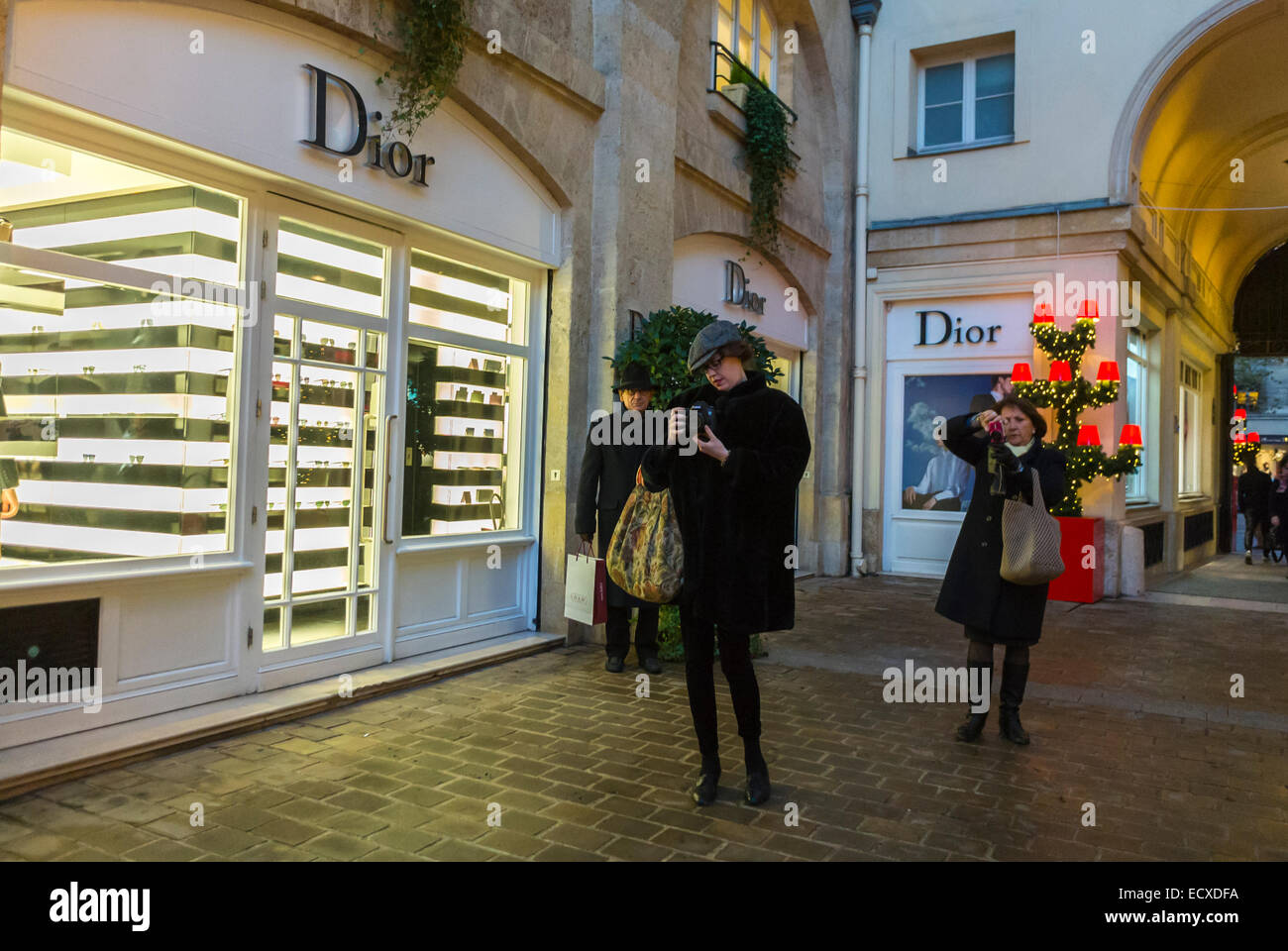 Paris street night photos hi-res stock photography and images - Alamy