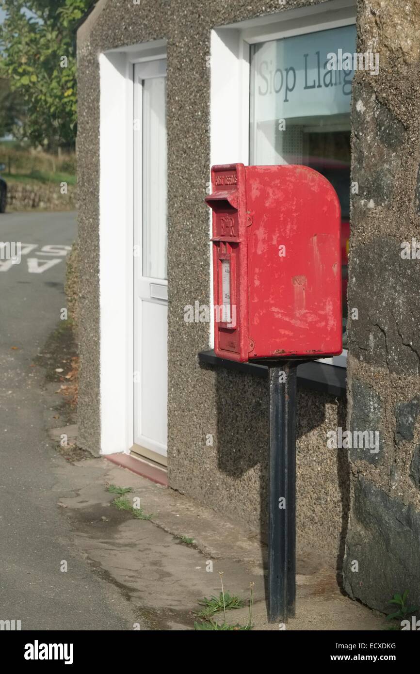 Pedestal post box hi-res stock photography and images - Alamy