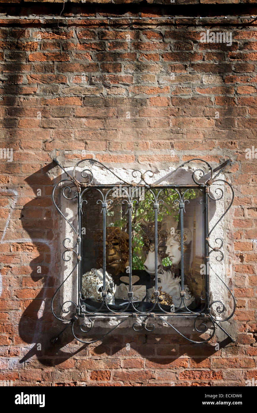 Venetian carnival masks shop Stock Photo - Alamy