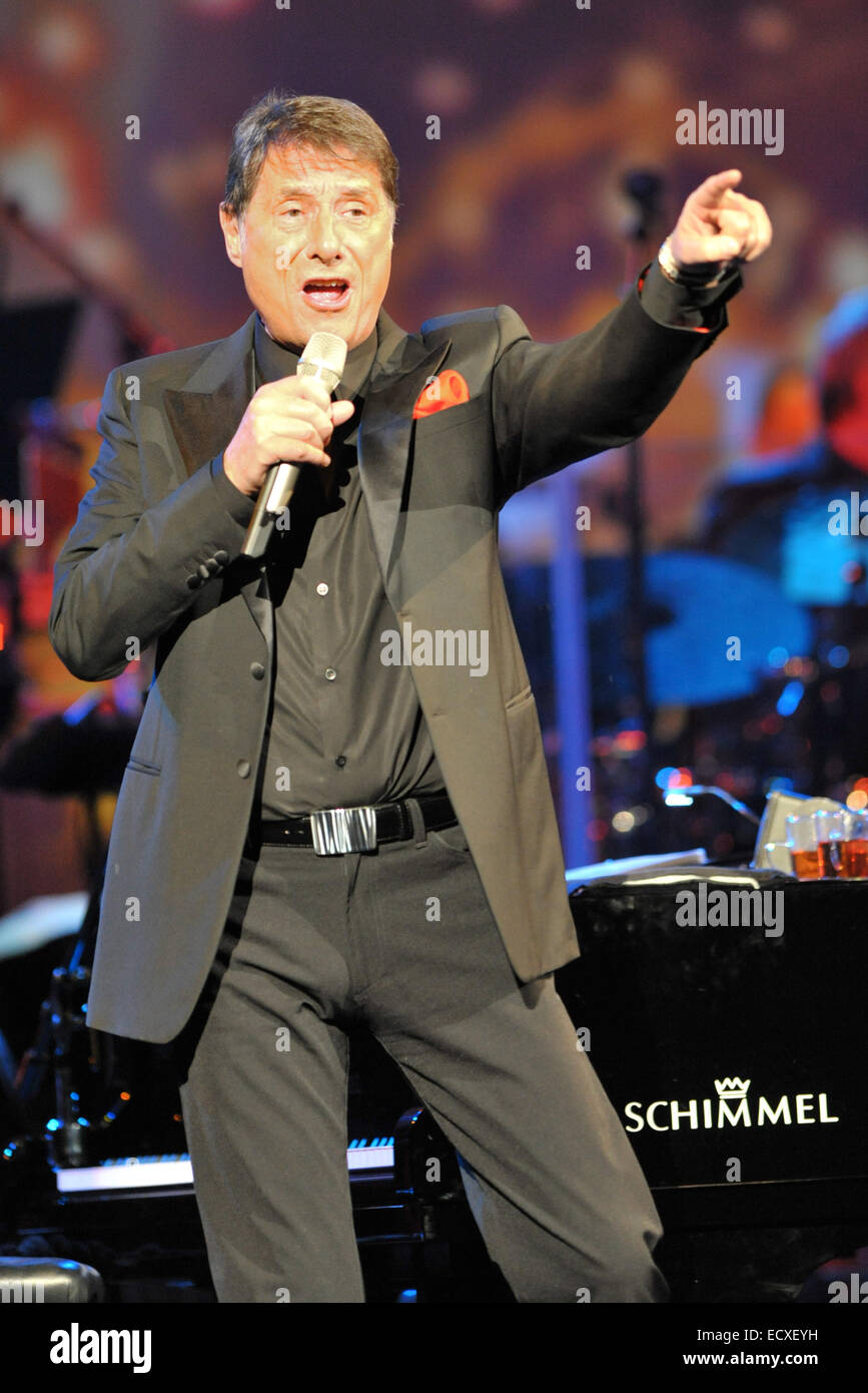 Niedernhausen, Germany. 17th Jan, 2009. Singer Udo Juergens performs ...