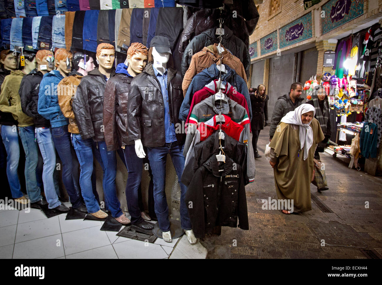 Tehran, Iran. 21st Dec, 2014. People shop for Yalda Night at the ...