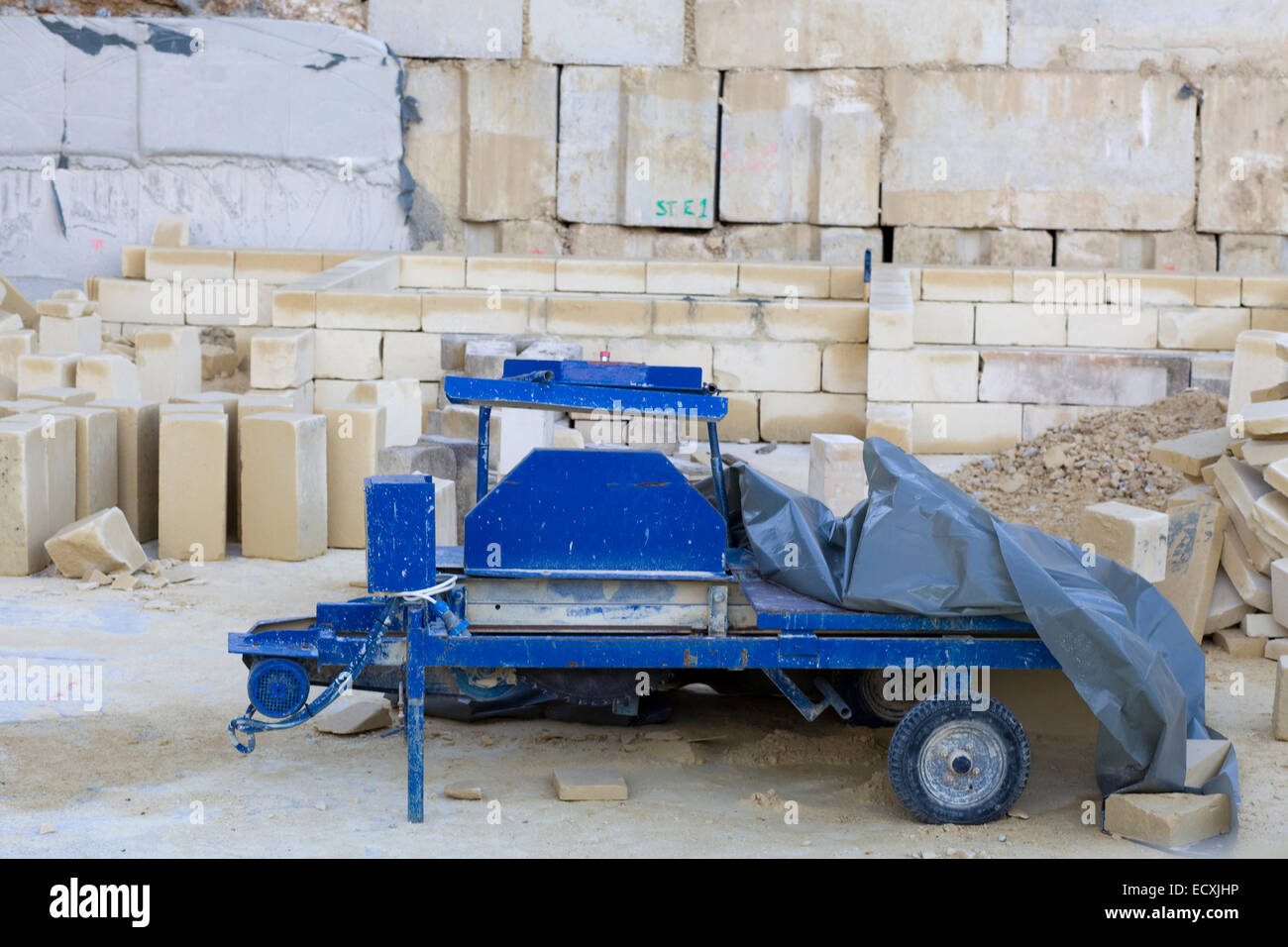 Limestone building hi-res stock photography and images - Alamy