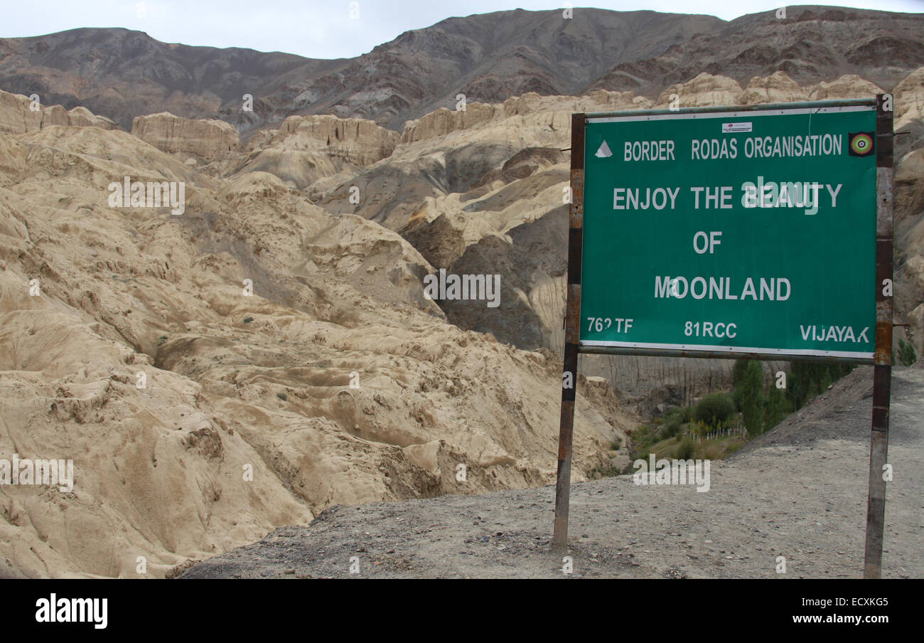 Kashmir road sign hi-res stock photography and images - Alamy