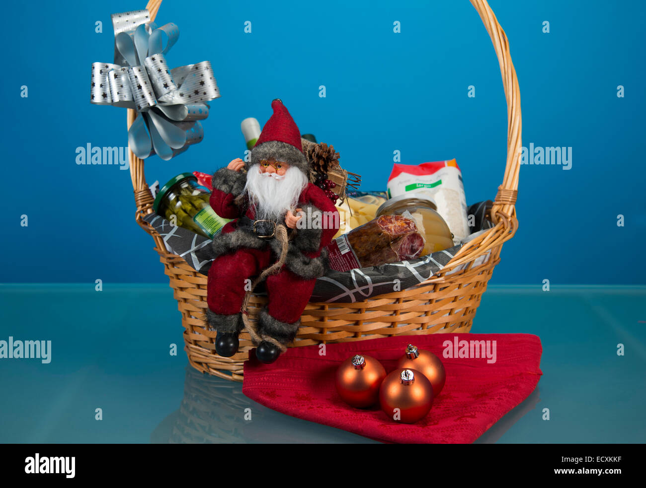 Nativity christmas decoration shopping hi-res stock photography and ...