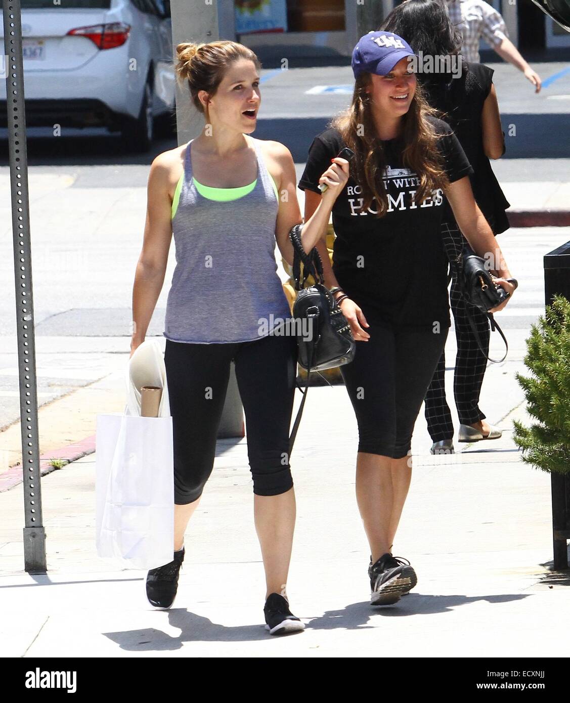 Sophia bush and friend hi-res stock photography and images - Alamy