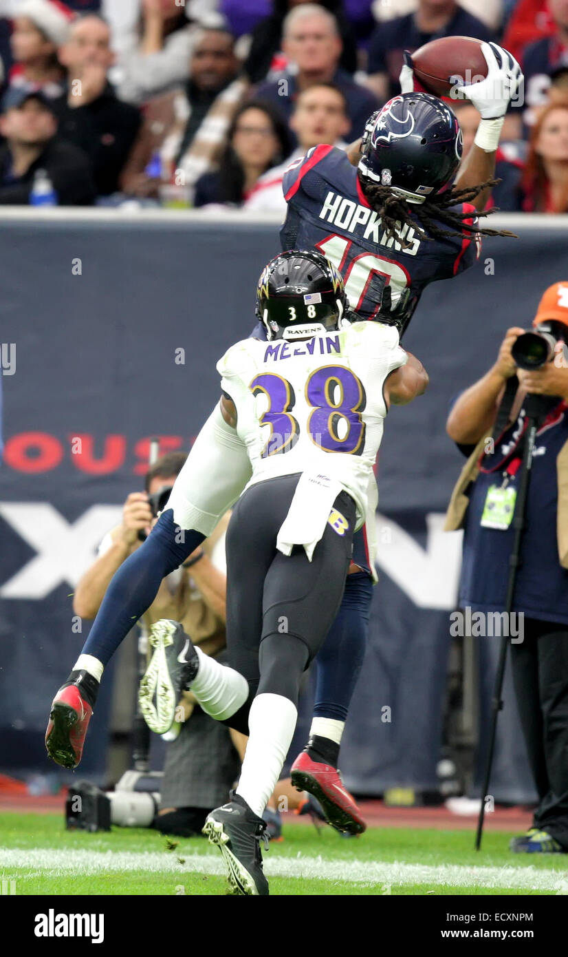 Houston, Texas, USA. 21st Dec, 2014. Houston Texans wide receiver DeAndre Hopkins #10 makes a ...