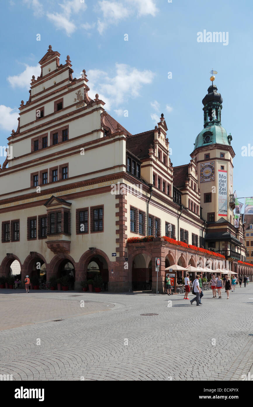 City hall and market place hi-res stock photography and images - Alamy