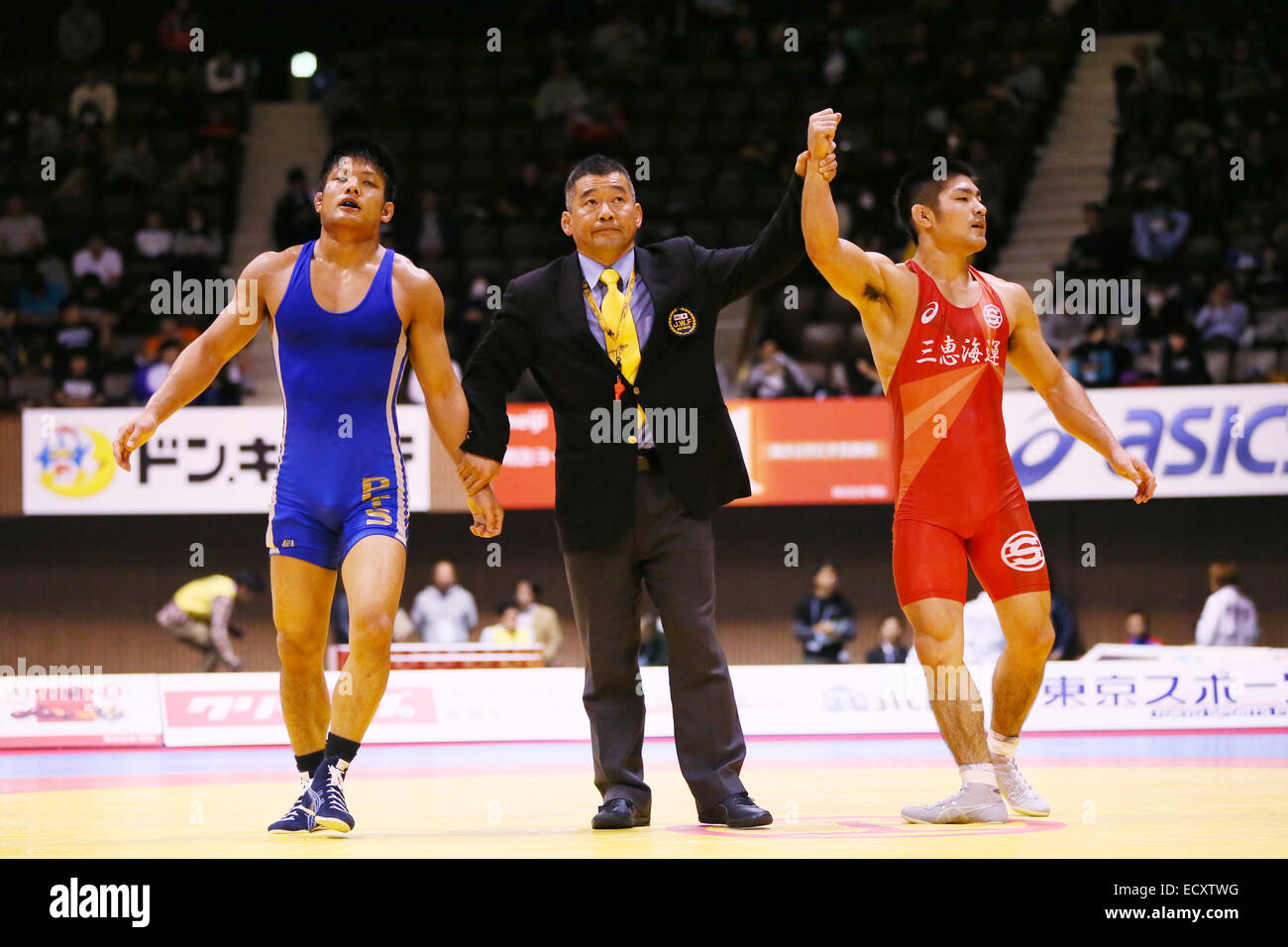 nd Yoyogi Gymnasium, Tokyo, Japan. 21st Dec, 2014. (L to R) Kazuhiro ...