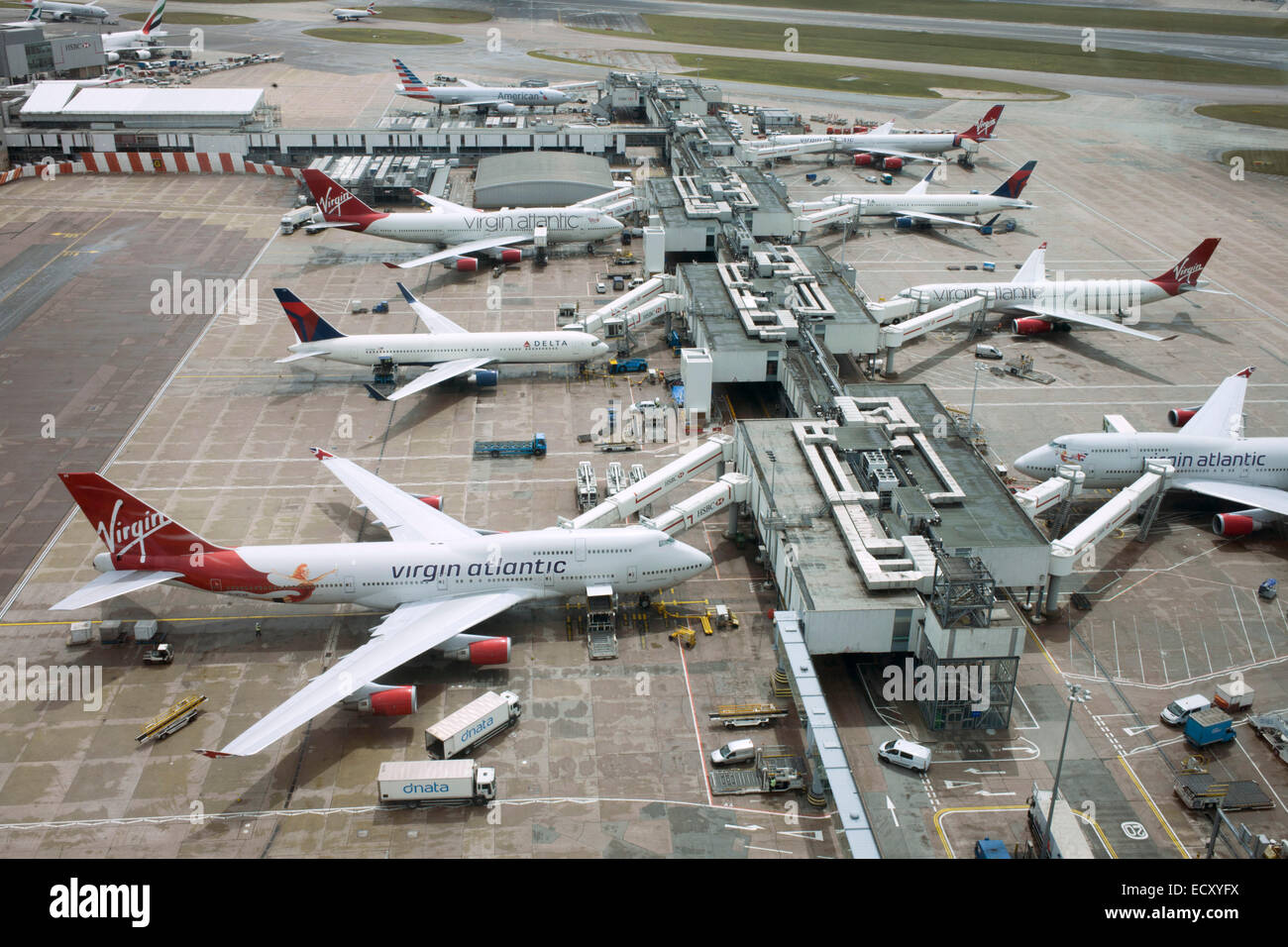 Airport terminal aerial hi-res stock photography and images - Alamy