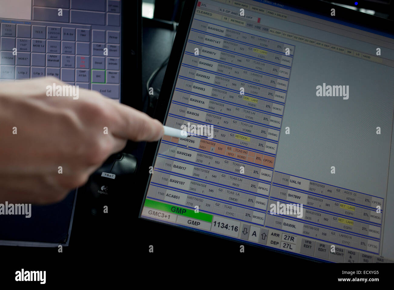 Air traffic control screen hi-res stock photography and images - Alamy