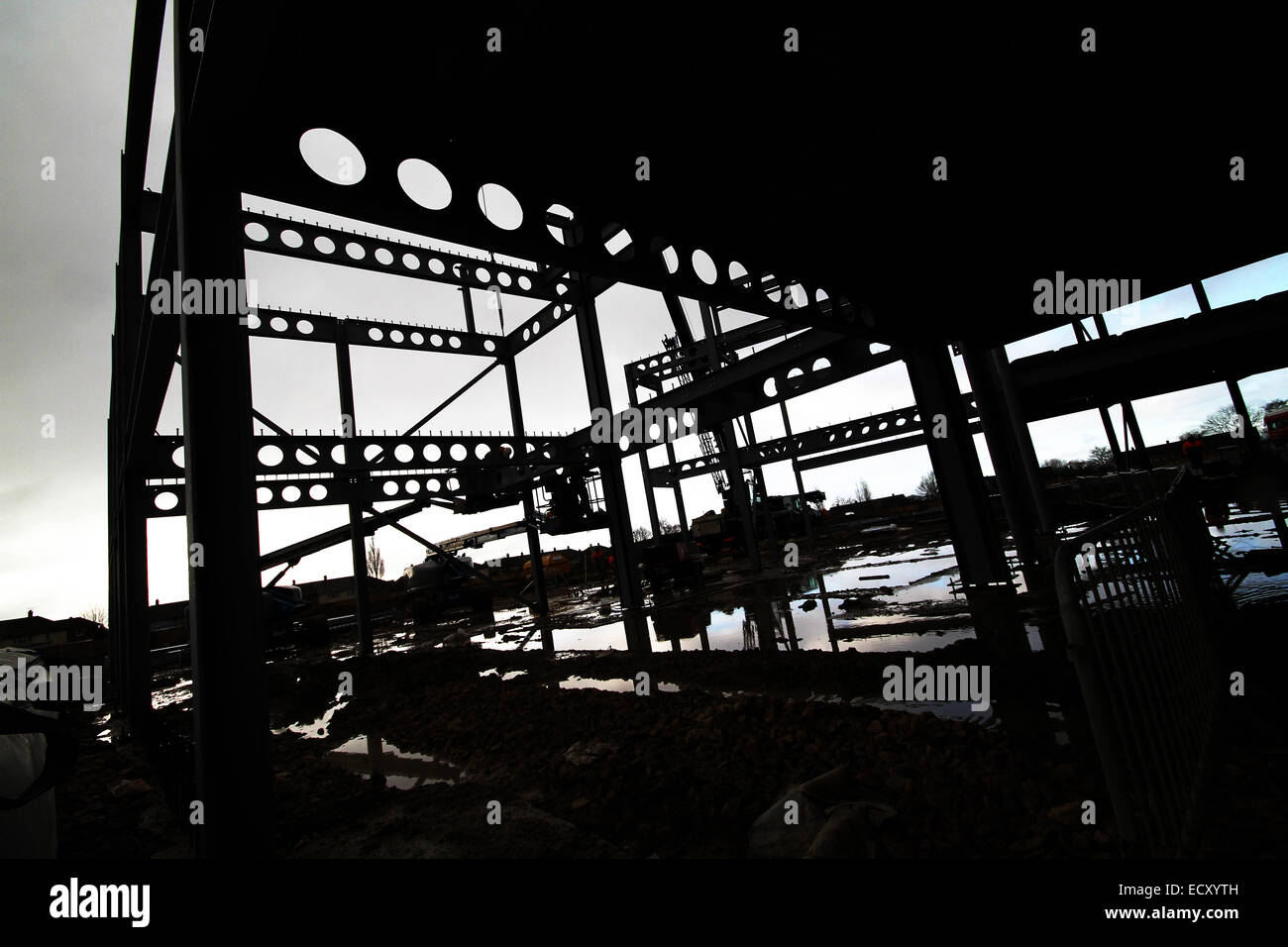 Steel frame building hi-res stock photography and images - Alamy