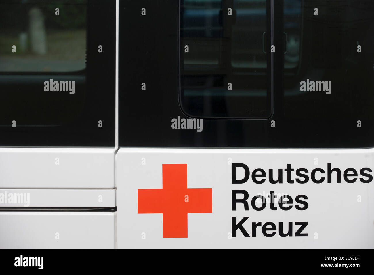 Red cross logo hi-res stock photography and images - Alamy
