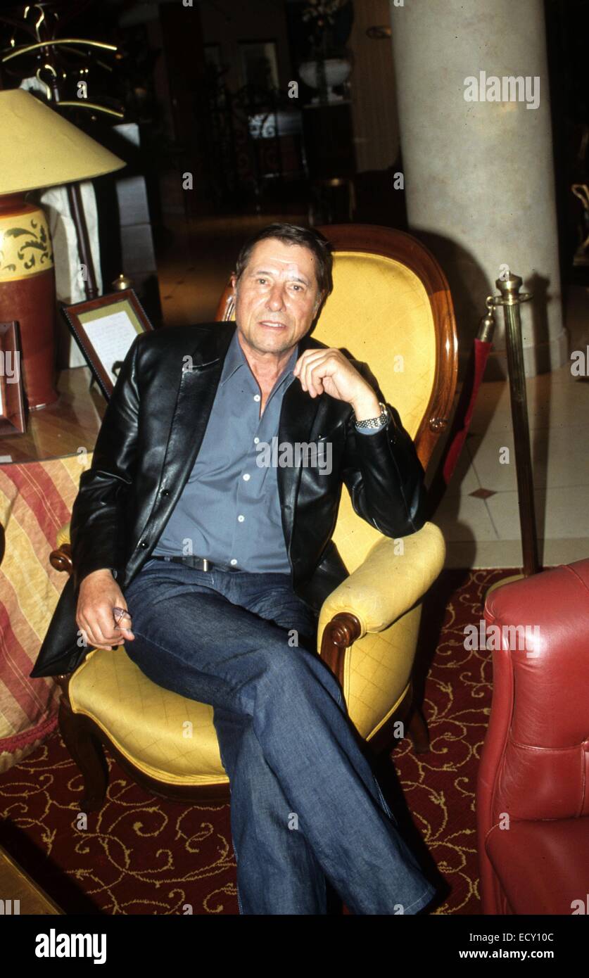 (FILE) - An archive picture dated April 2003 shows singer Udo Juergens ...