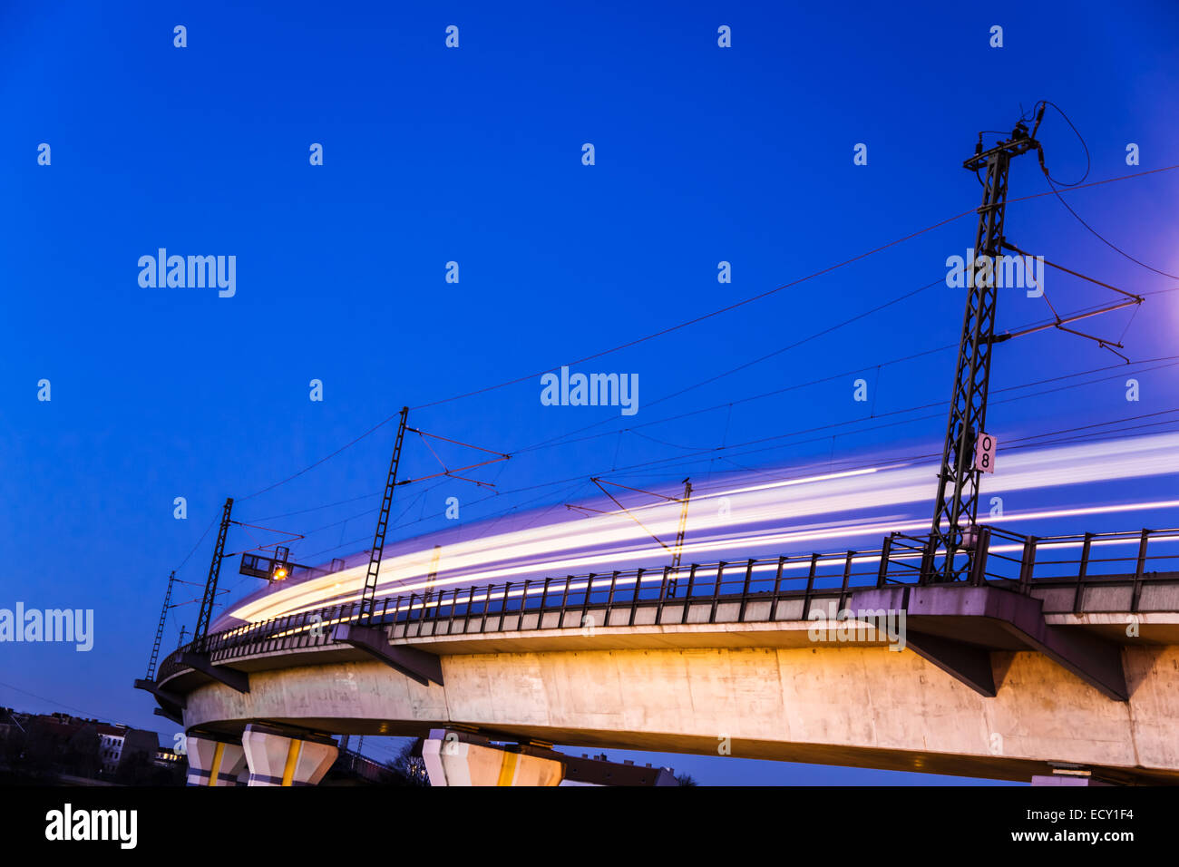 Bridge con hi-res stock photography and images - Alamy