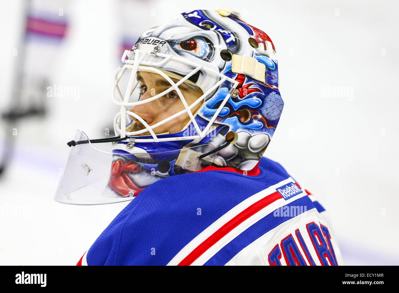 Ice hockey goalie in action hi-res stock photography and images - Alamy
