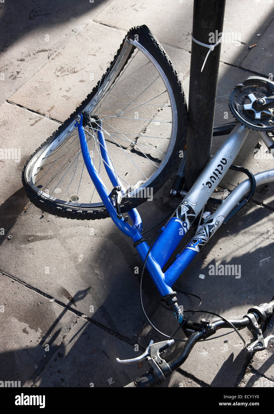 Secure cycles hi-res stock photography and images - Alamy