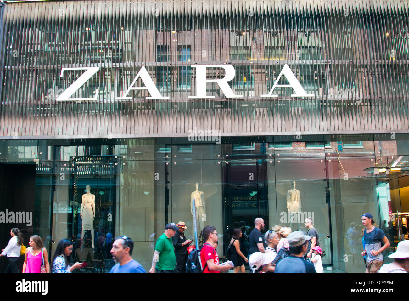 Zara store entrance hi-res stock photography and images - Alamy