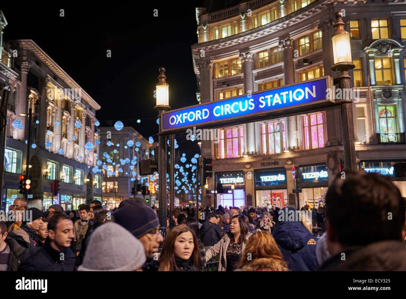 Oxford circus underground station subway tube hi-res stock photography ...