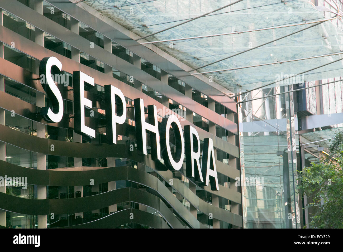 Sephora shop hi-res stock photography and images - Alamy