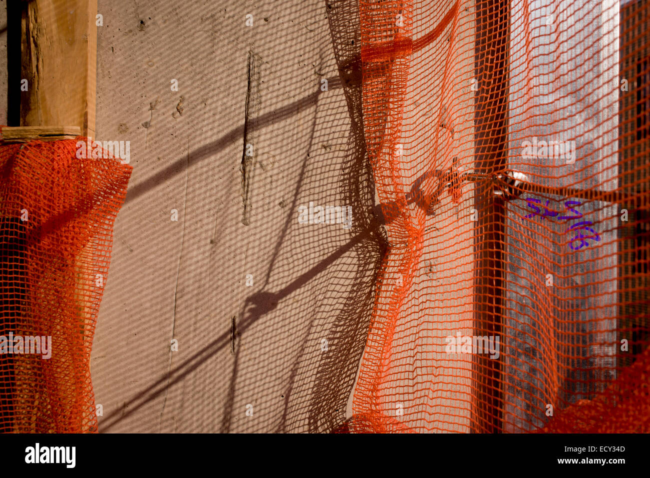Construction netting on New York City construction site Stock Photo - Alamy