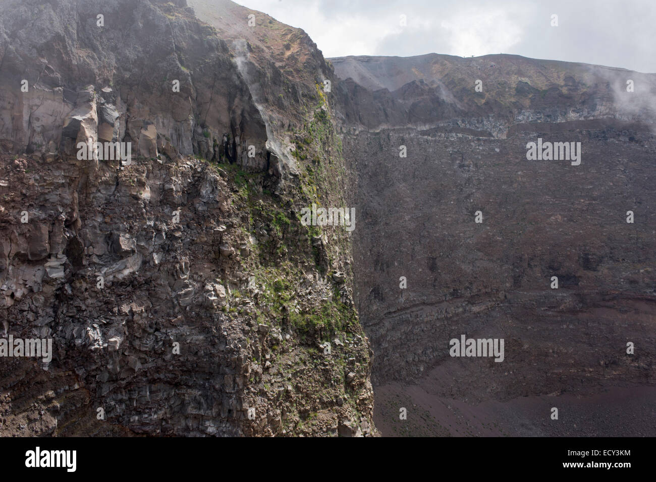 Huge crater hi-res stock photography and images - Alamy