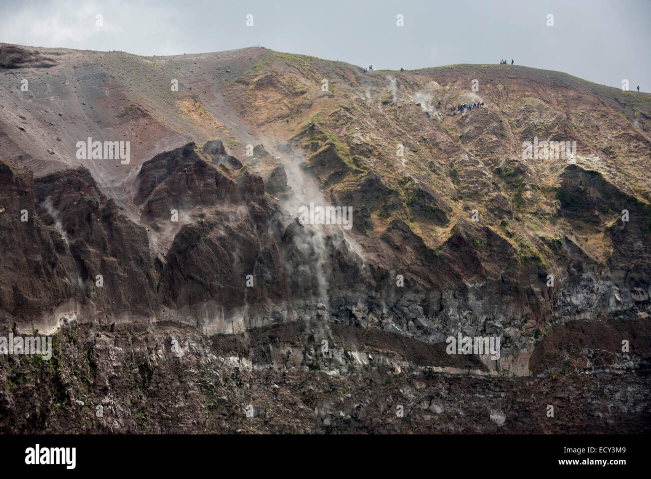 Crater of italian dormant volcano vesuvius hi-res stock photography and ...