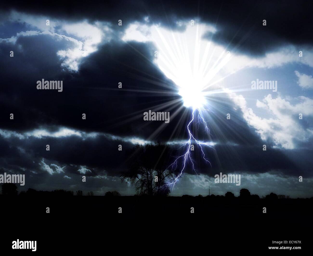 Formation of a lightning flash hi-res stock photography and images - Alamy