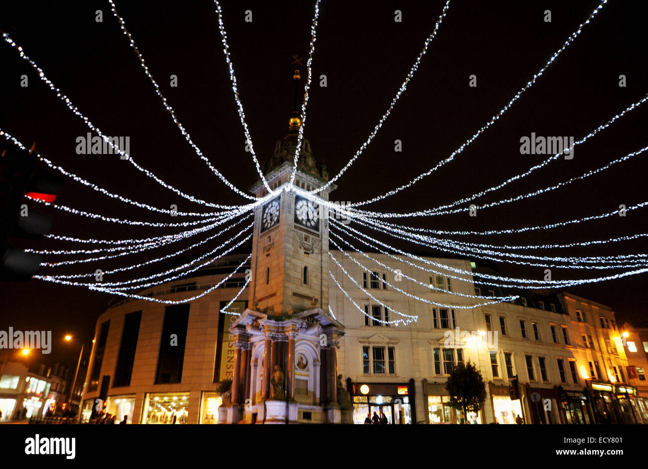 Christmas streets hi-res stock photography and images - Alamy