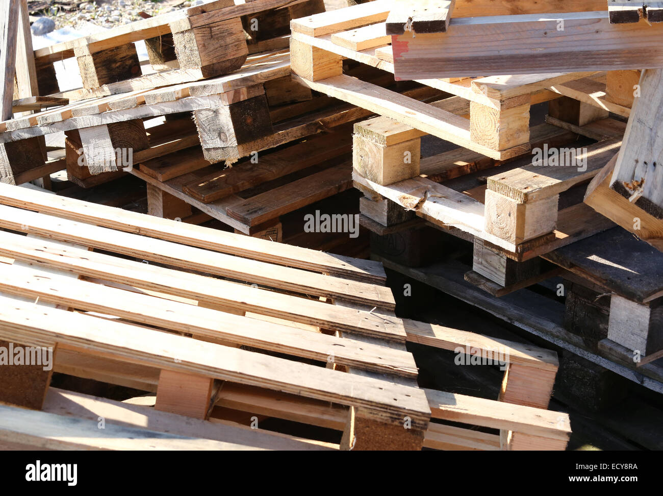 Pallet pile wooden pallets hi-res stock photography and images - Alamy