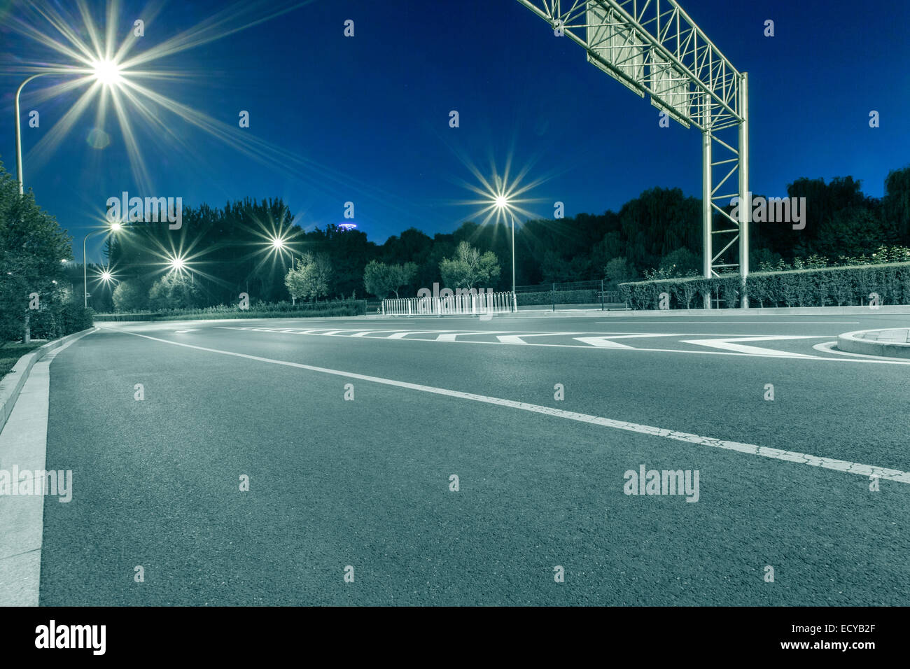 Road sign no thoroughfare at the driveway hi-res stock photography and ...