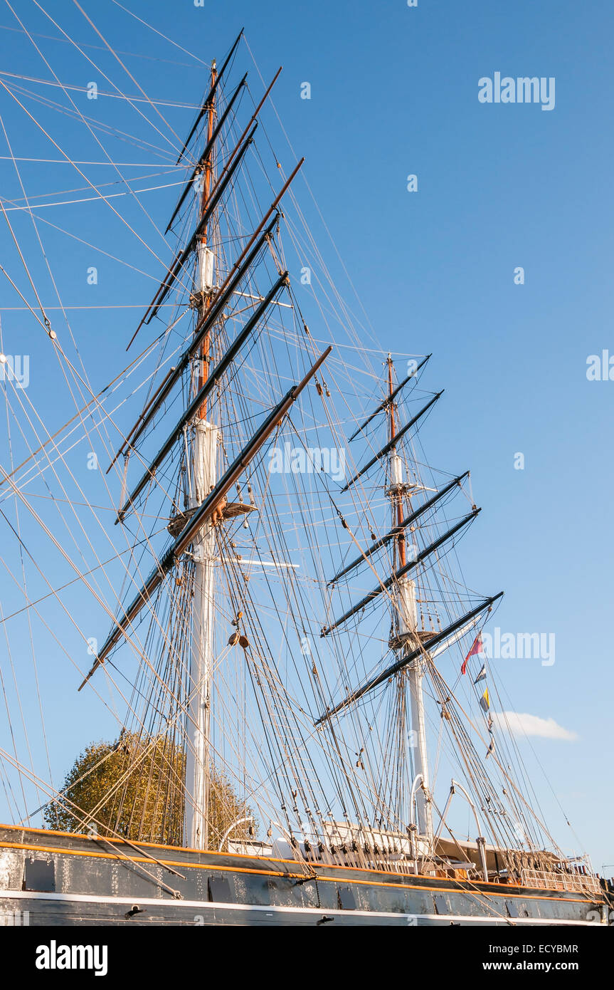 Huge mast hi-res stock photography and images - Alamy