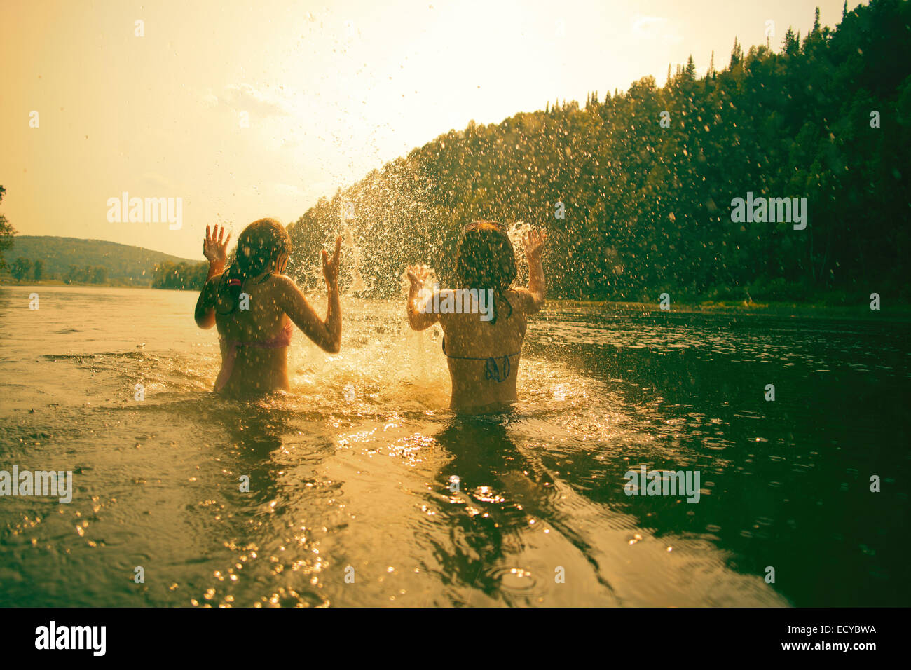 Children splashing hi-res stock photography and images - Alamy