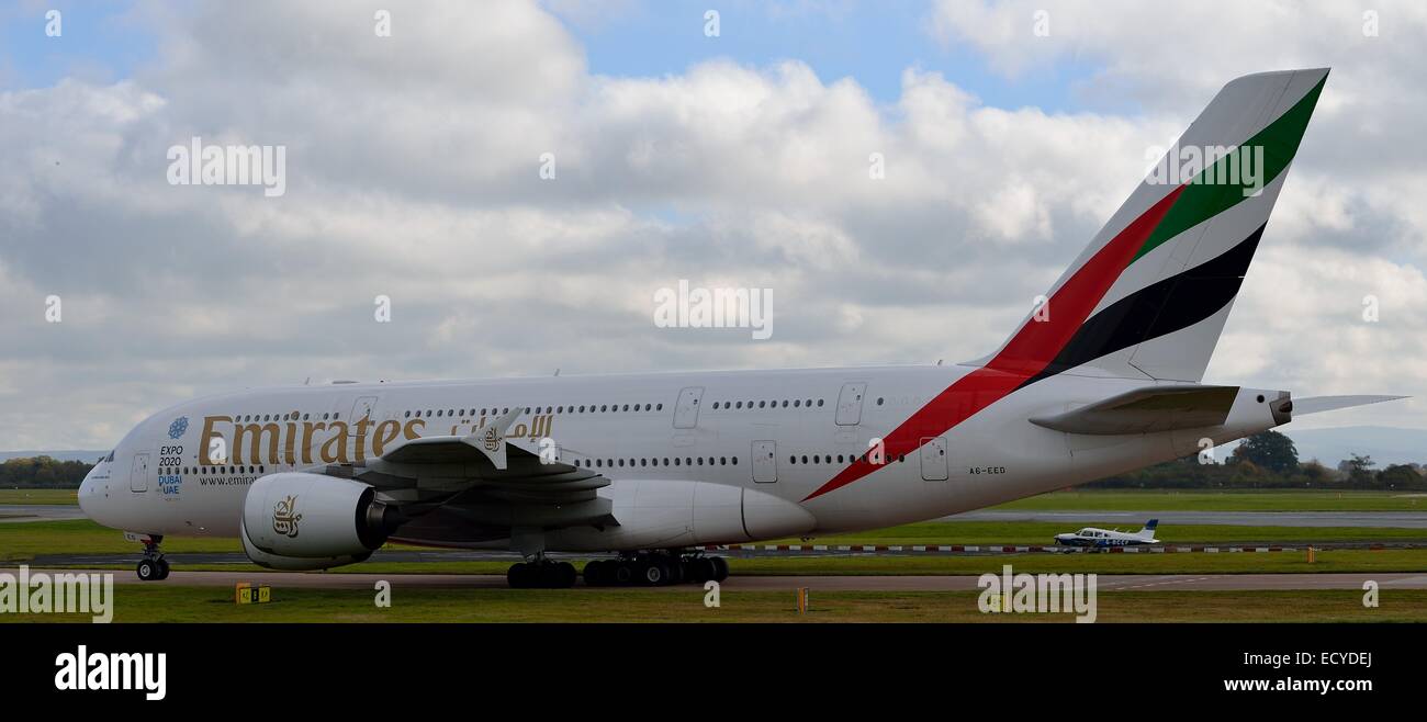 Airliner manchester airport hi-res stock photography and images - Alamy