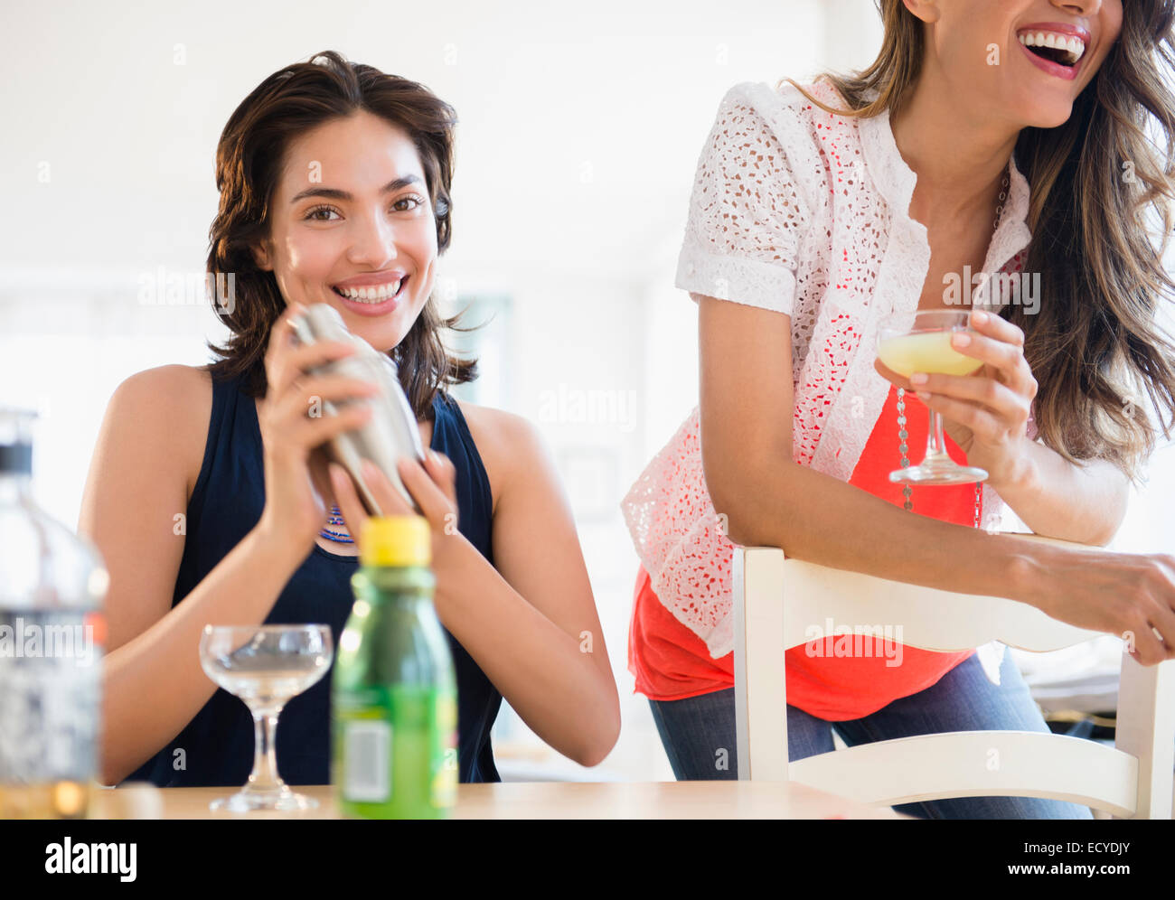 Cocktail party hi-res stock photography and images - Alamy