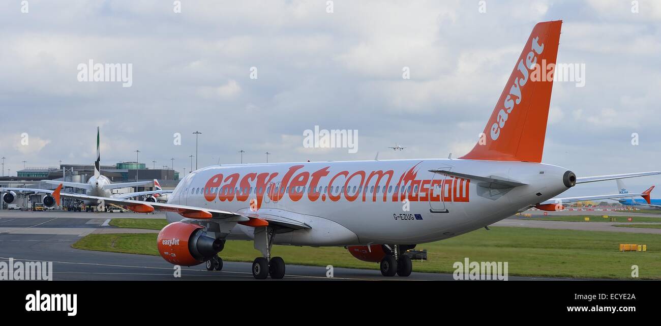 Easyjet Aircraft taxing towards aircraft stand arrivals lounge at ...