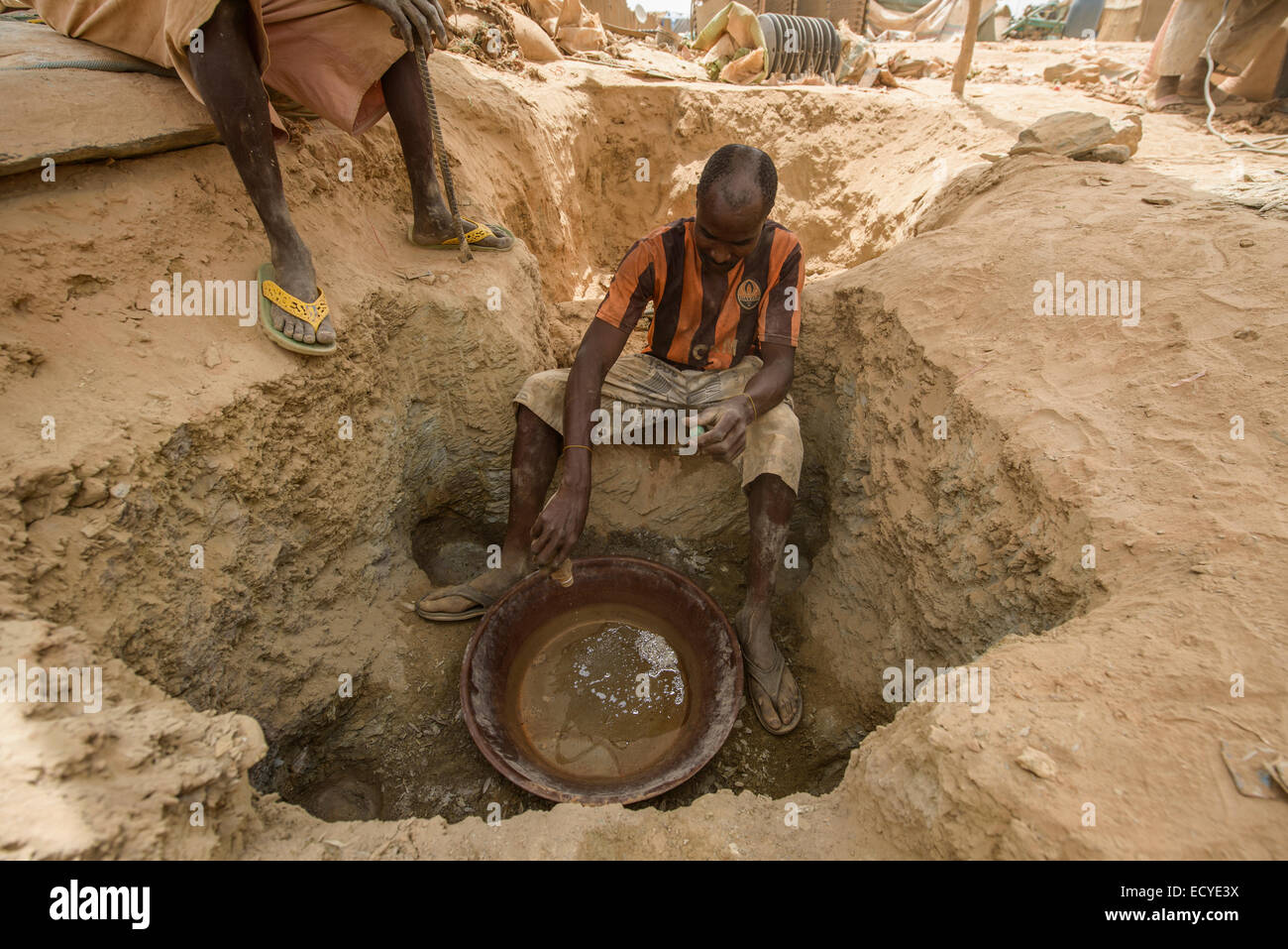 Gold miners in the Delgo Gold Market, Sudan Stock Photo - Alamy