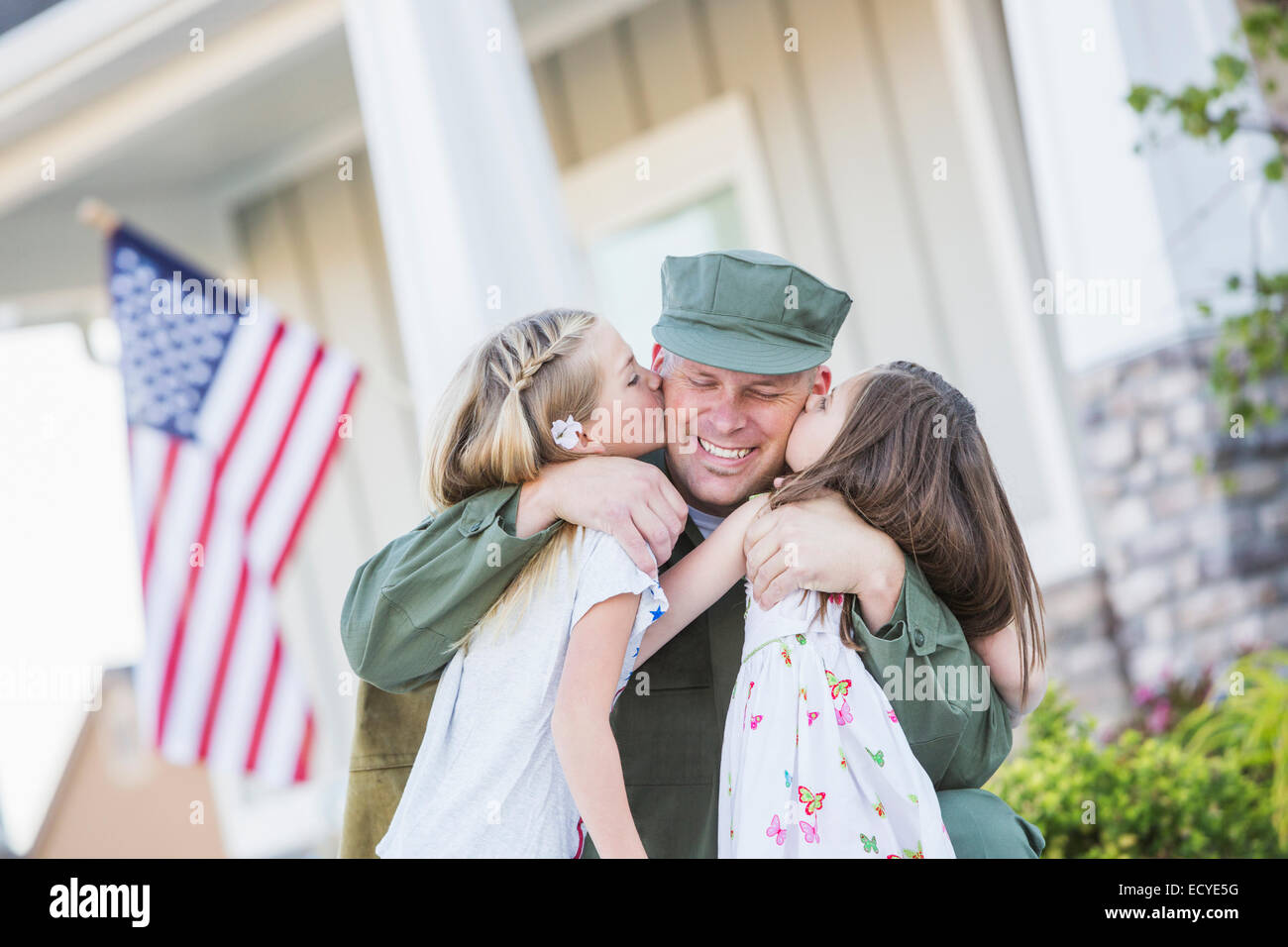 Army uniform man hugging hi-res stock photography and images - Alamy