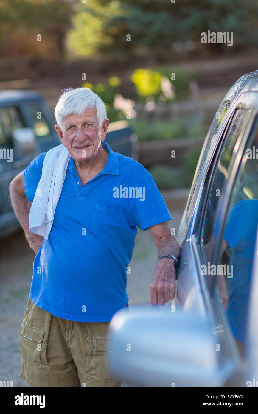 Man leaning against car hi-res stock photography and images - Alamy